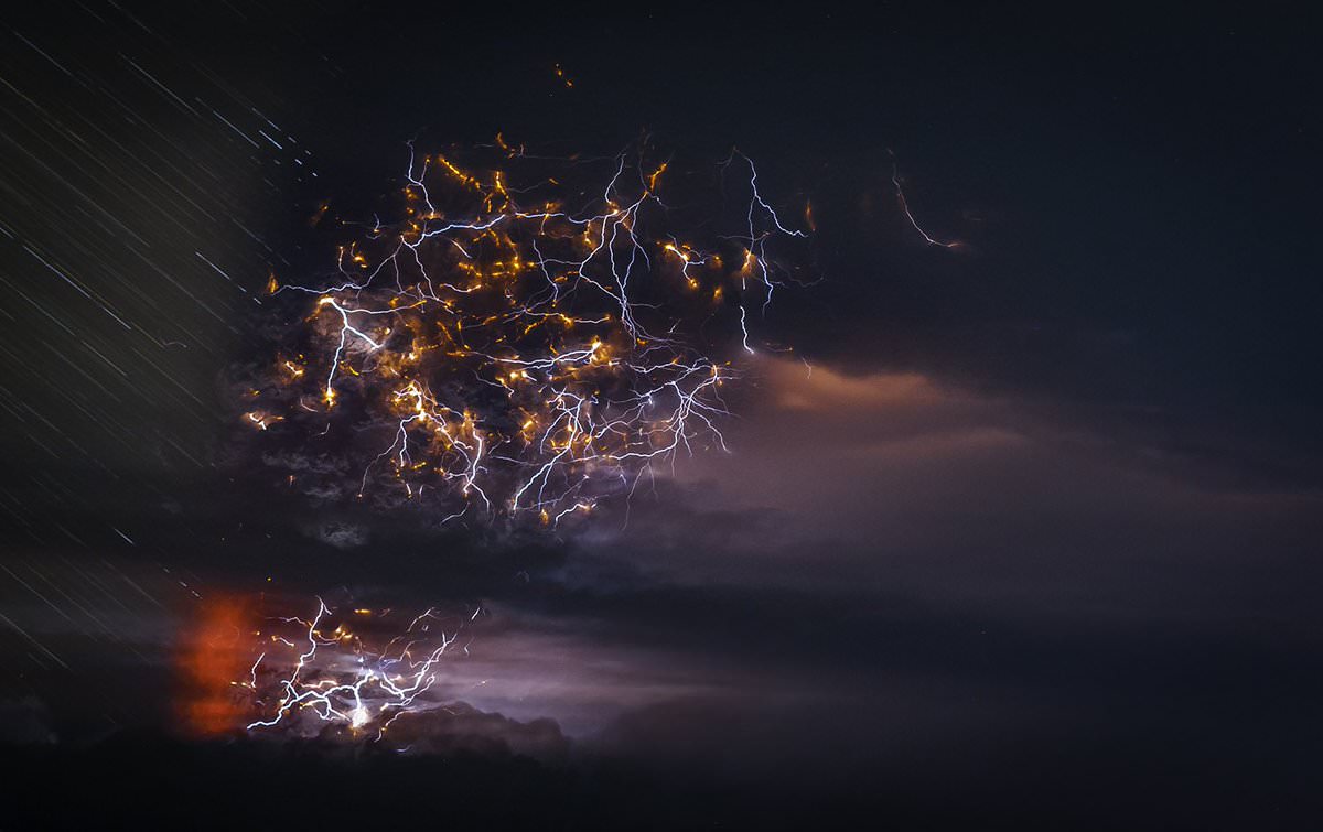 Photos of Intense Lightning Storms in Volcanic Eruptions | PetaPixel