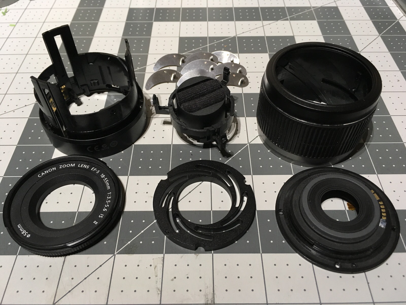 This Lens Ring Box is a Sharp Way to Propose to a Photographer | PetaPixel