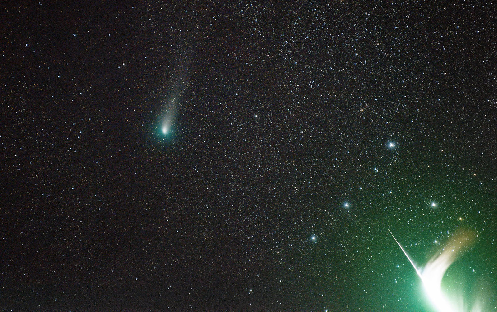 Photographer Captures Shooting Star Exploding in Front of a Comet ...