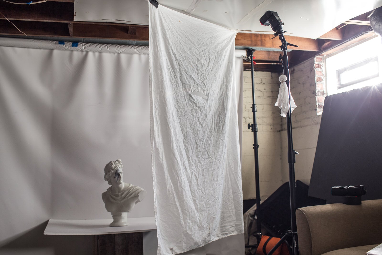 From Lighting Test to Album Cover: The Tale of a Photo in the Social ...