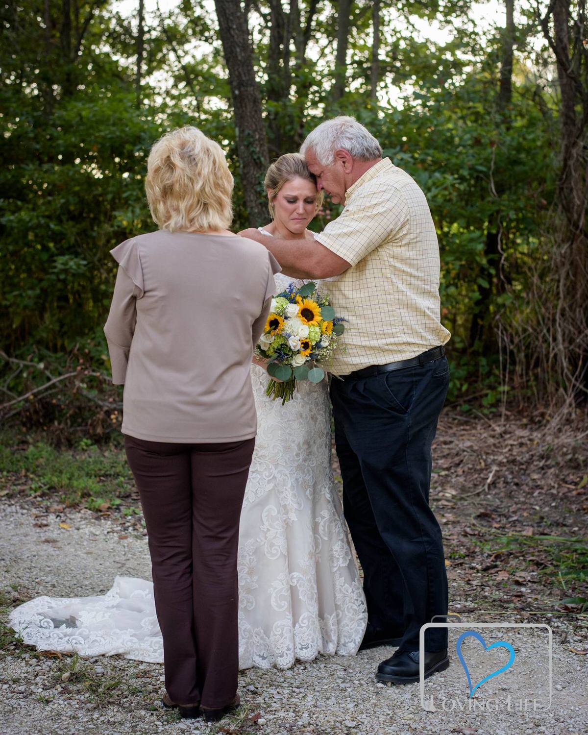 A Widowed Bride's Wedding Photos with Her Groom | PetaPixel