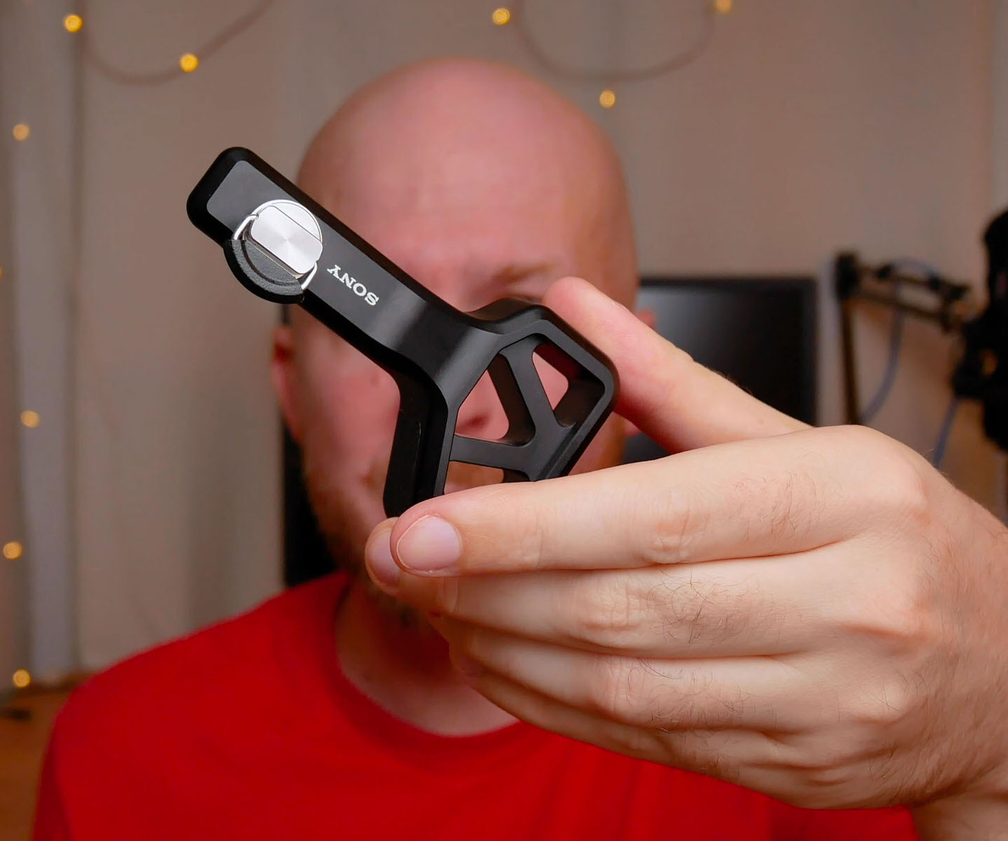 Fixing the Bad Grip on Sony's Mirrorless Cameras | PetaPixel