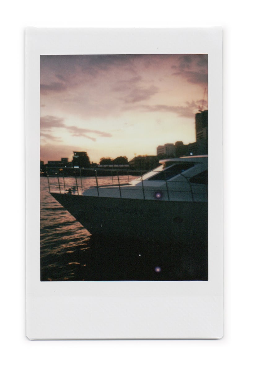 The Escura Instant 60s is a Retro-Styled Hand-Powered Instant Camera ...