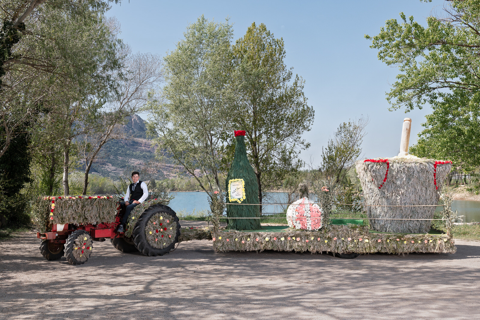 Photographing a Floral Float Parade Over a Century Old | PetaPixel