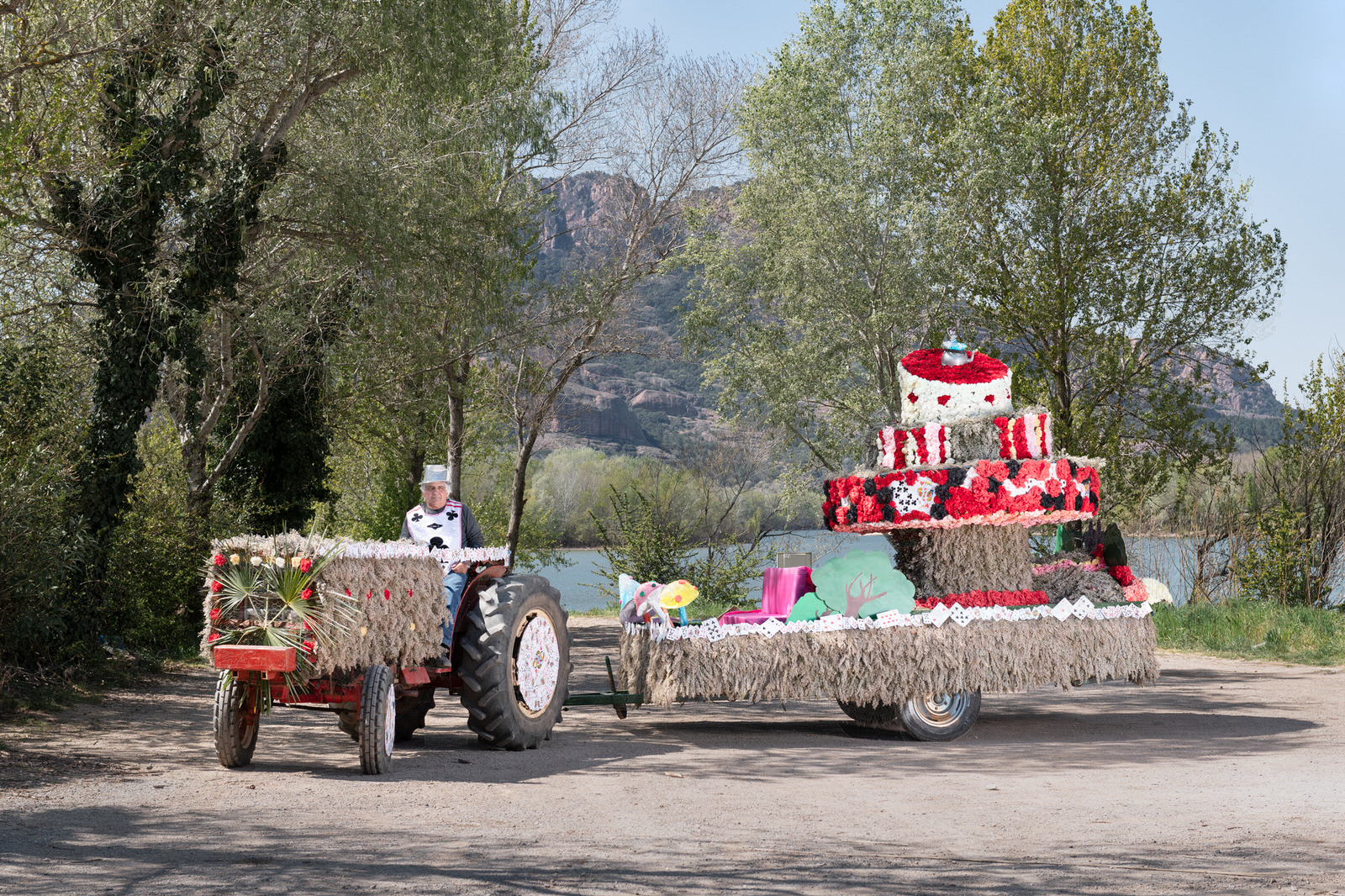 Photographing a Floral Float Parade Over a Century Old | PetaPixel