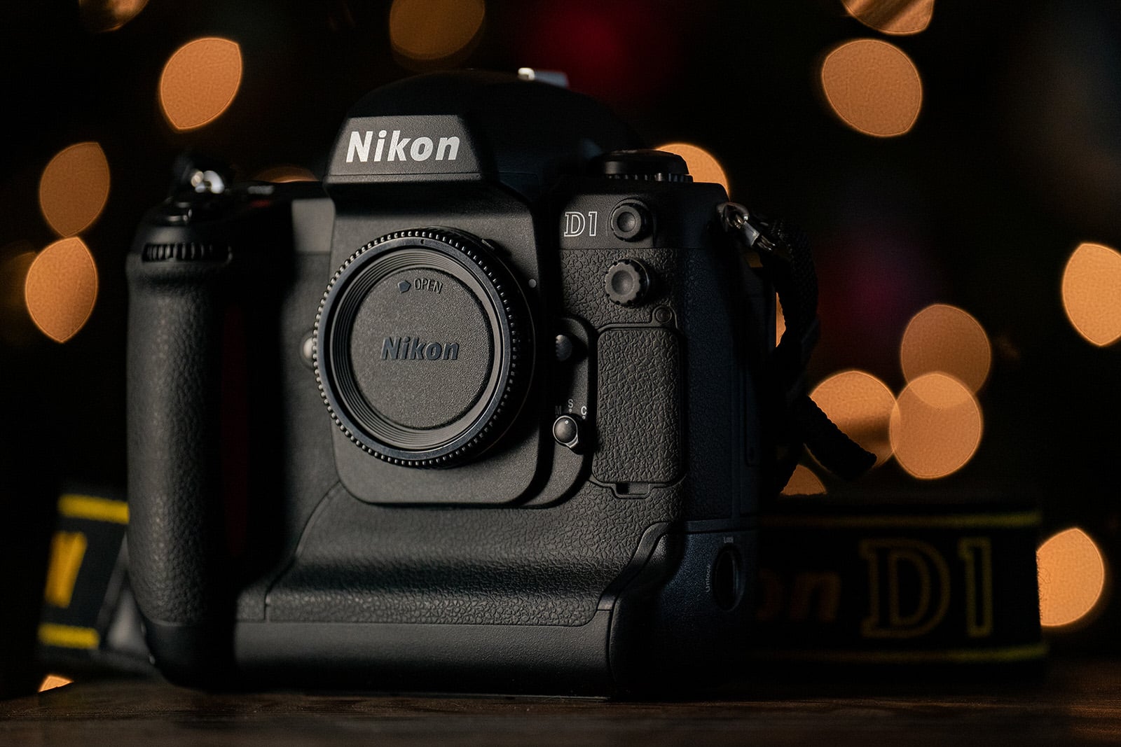 Using the D1, Nikon's First Homegrown DSLR | PetaPixel