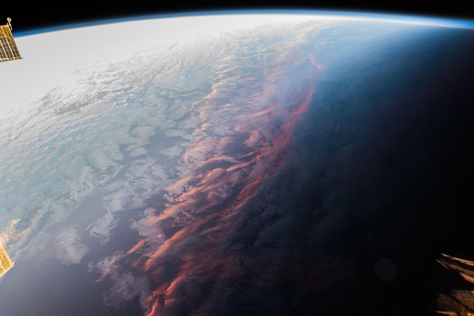 This is What a Sunset Looks Like from Space | PetaPixel