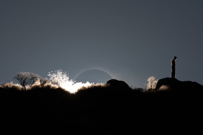 Photographer Captures Perfect Shot of Person 'Holding' the Total Solar ...