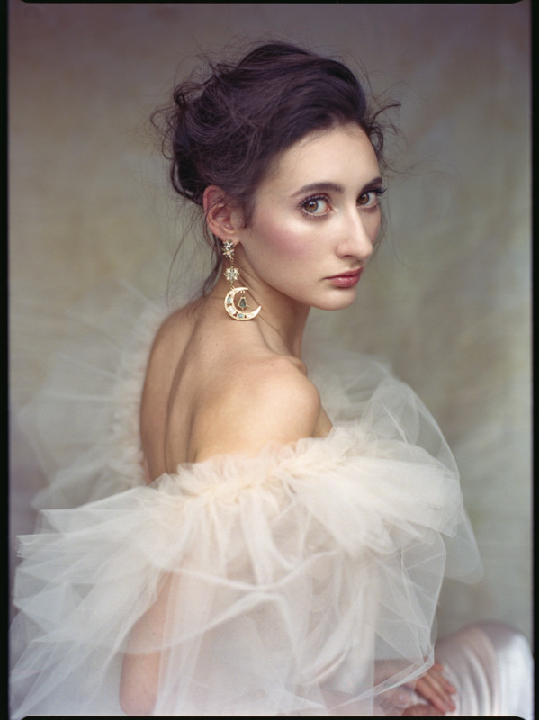 Photographer Uses Backyard Shed to Shoot Gorgeous Natural Light ...