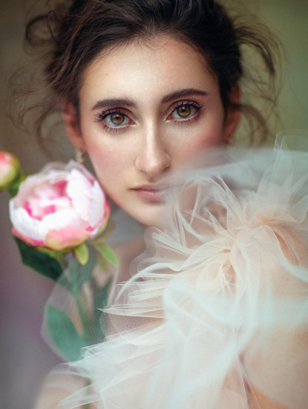 Photographer Uses Backyard Shed to Shoot Gorgeous Natural Light ...