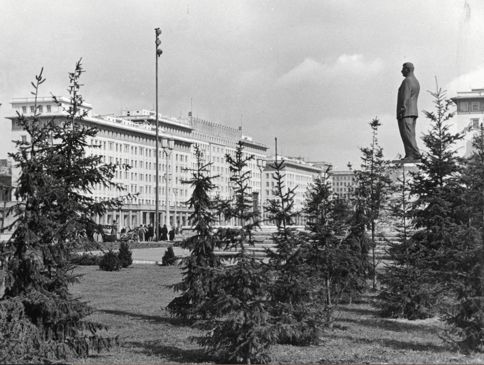 Then-and-Now Photos of Communist Berlin | PetaPixel