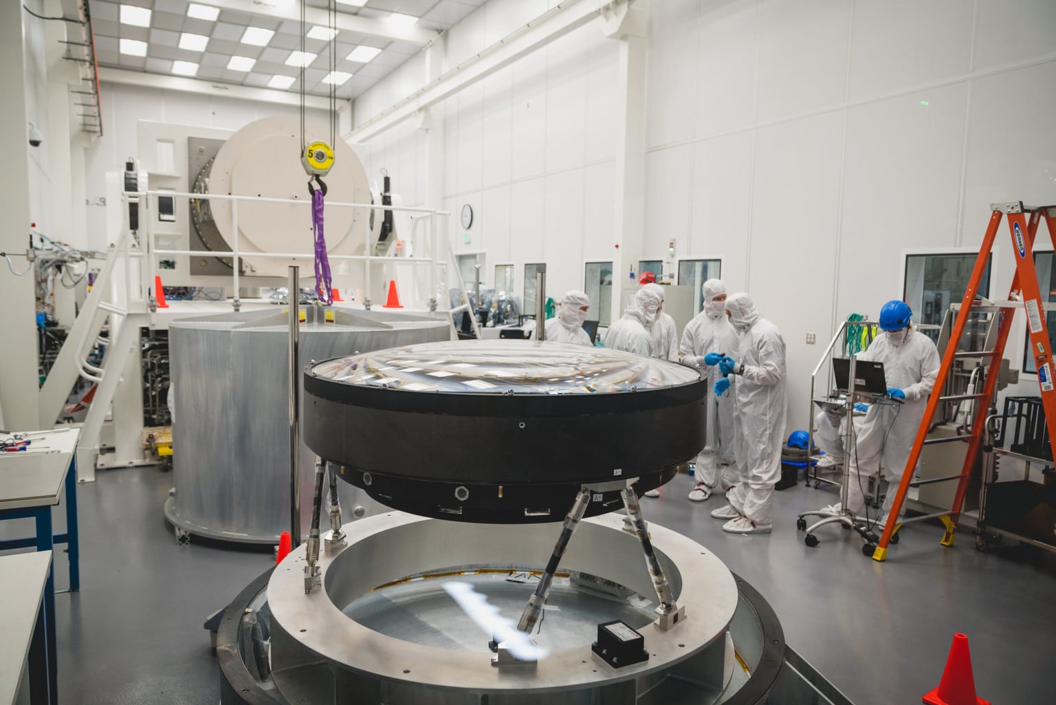This is the World's Largest Optical Lens: It's 5 Feet Wide and Took 5 ...