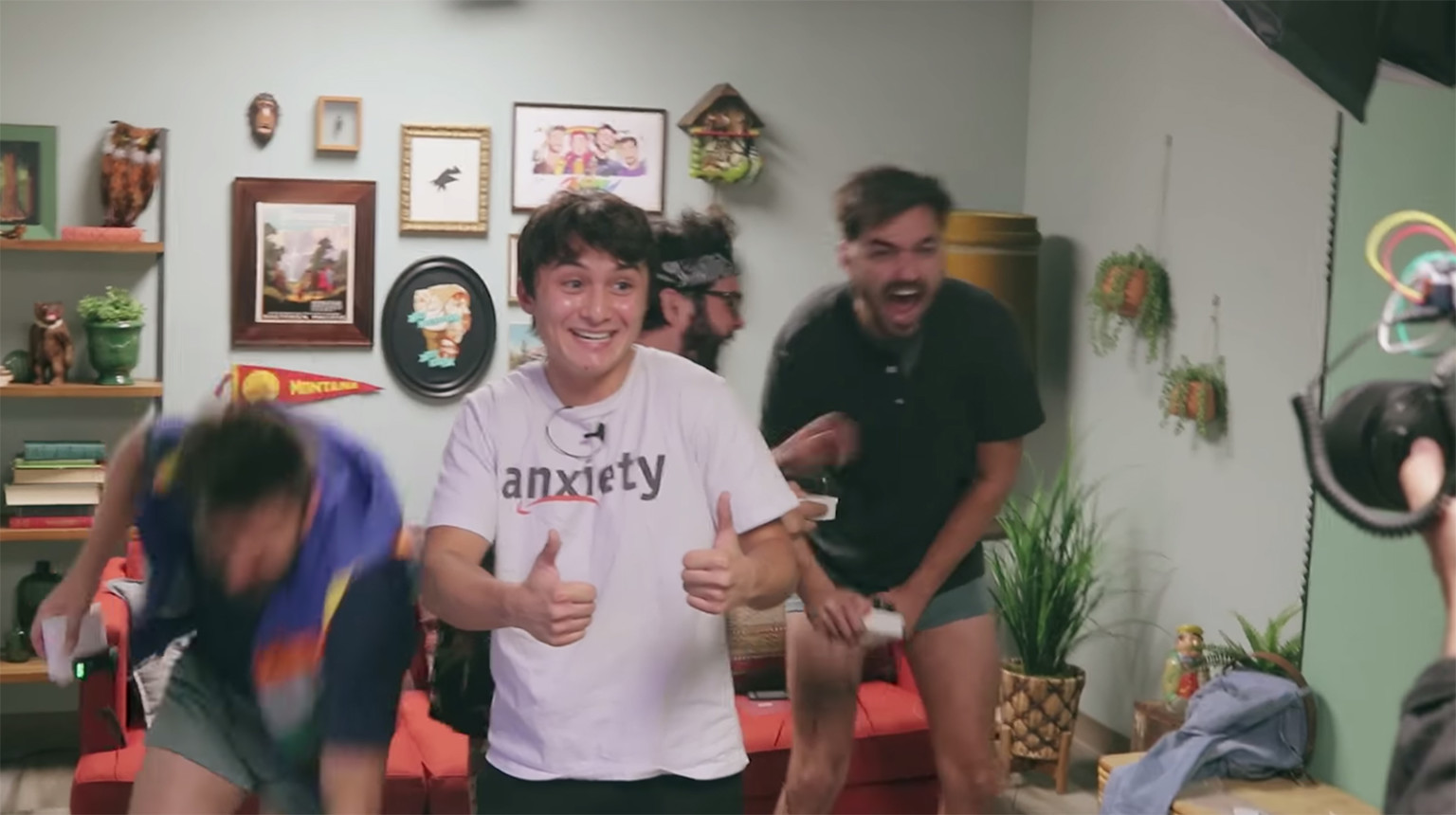 This Guy Created a 'Tazer Camera' that Electrocutes His Subjects ...