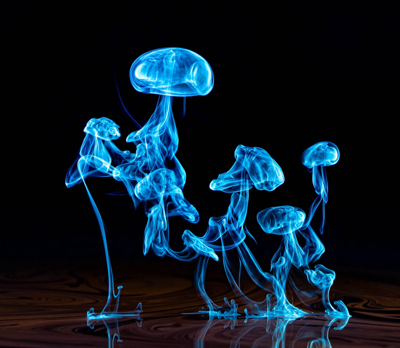 How to Shoot UV 'Liquid Flow' Photos | PetaPixel