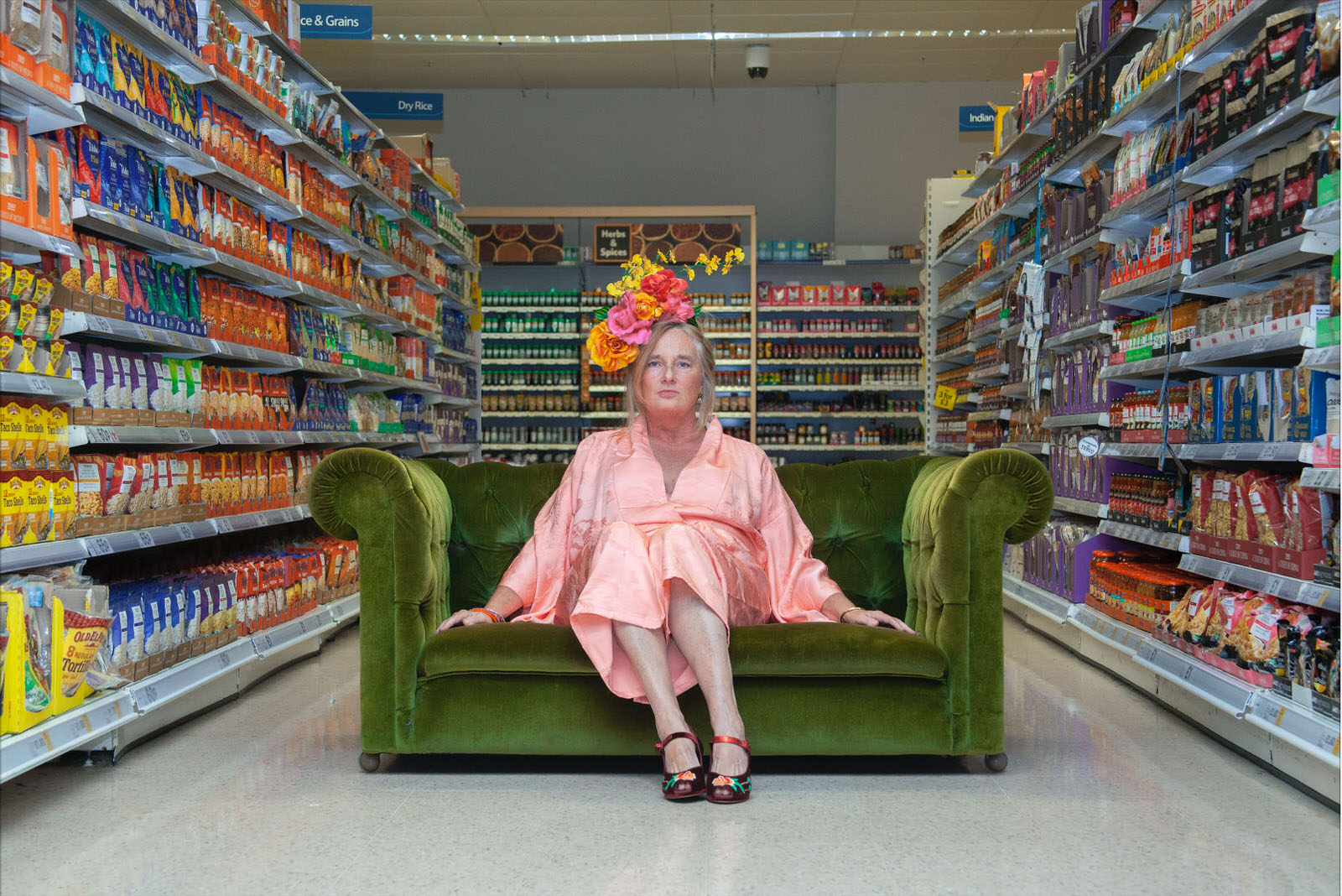 Portraits of Women on Sofas | PetaPixel