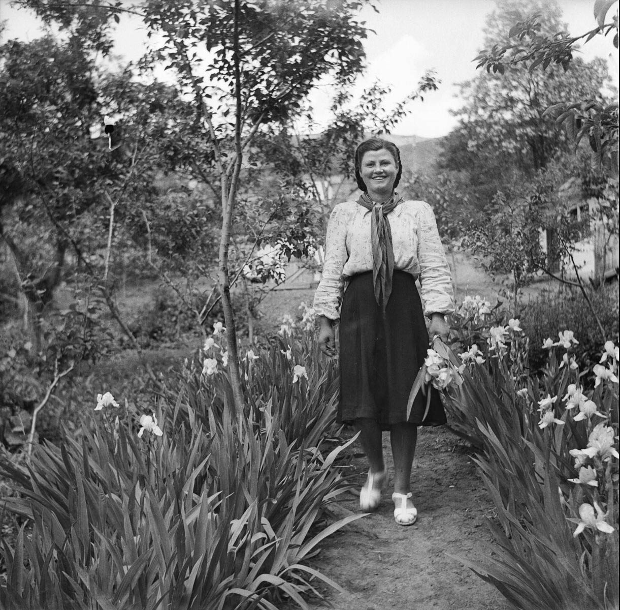 Remarkable Photos of Soviet Village Life Found In Abandoned House ...