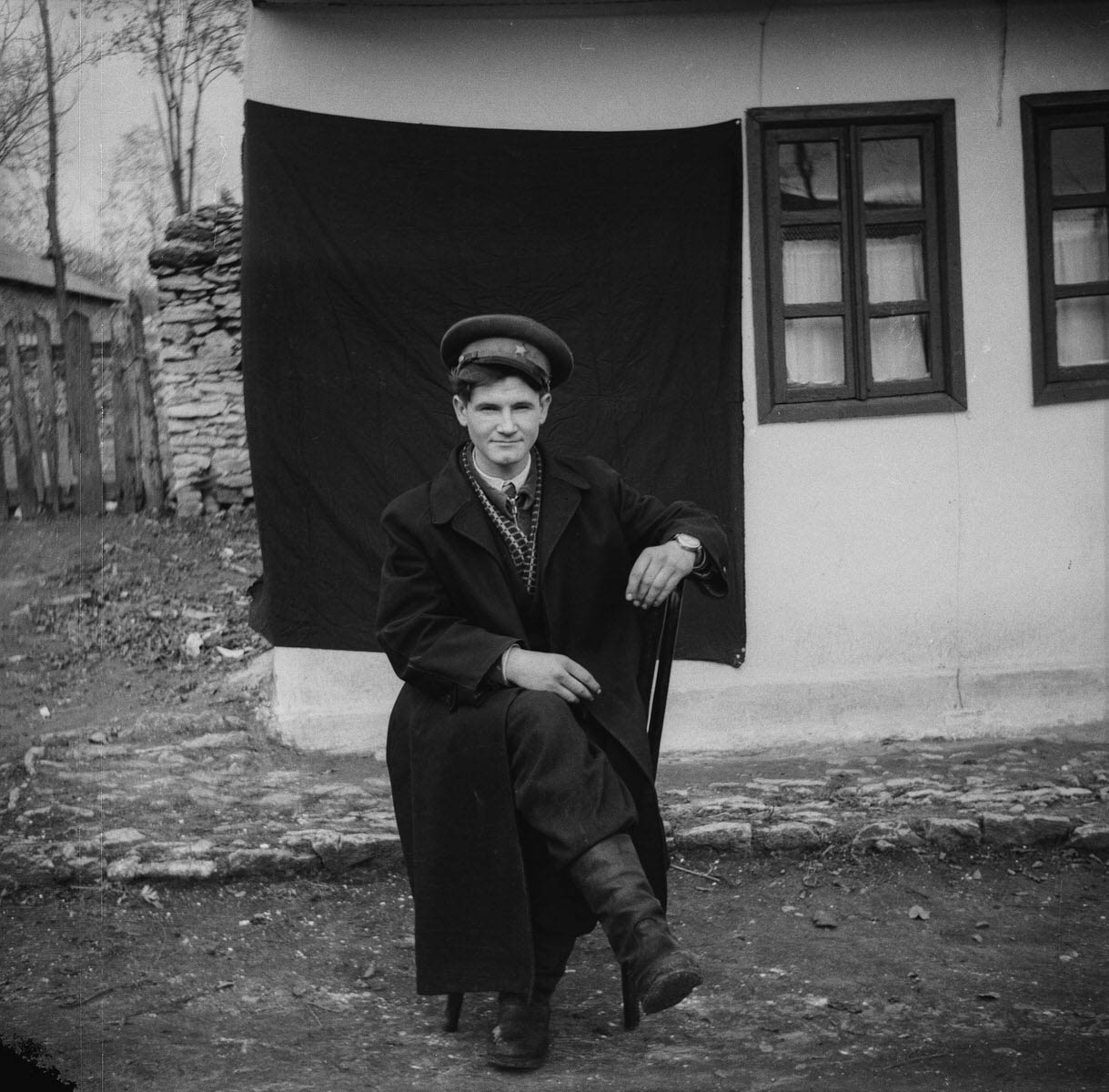 Remarkable Photos of Soviet Village Life Found In Abandoned House ...