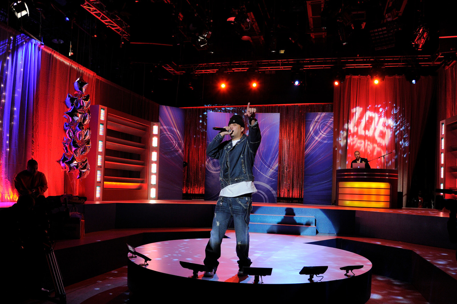 5 Shots You Need to Get When You Are the On-Set Photographer | PetaPixel