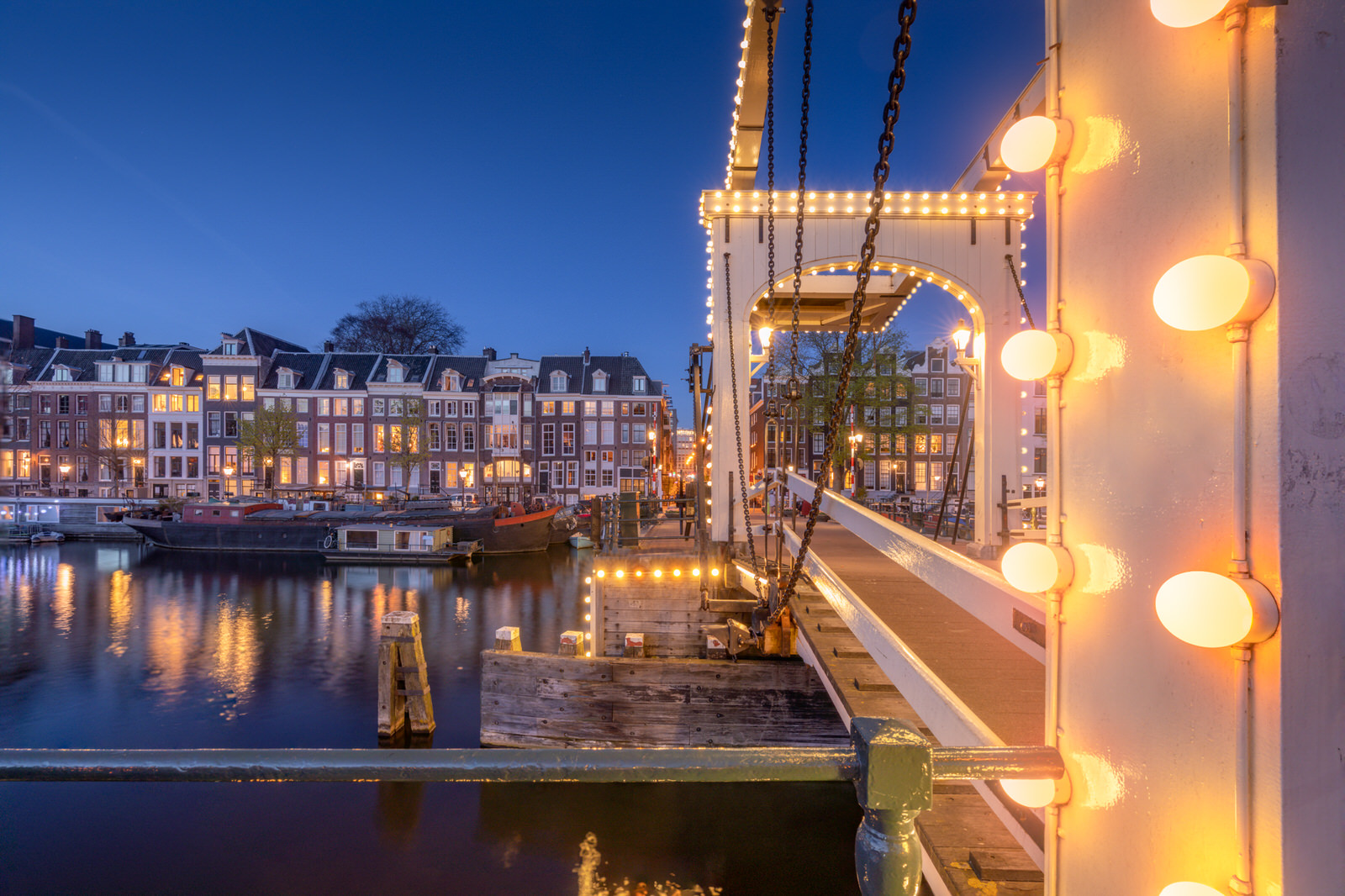 Photos of Empty Amsterdam Canals Creating Perfect Mirrors | PetaPixel