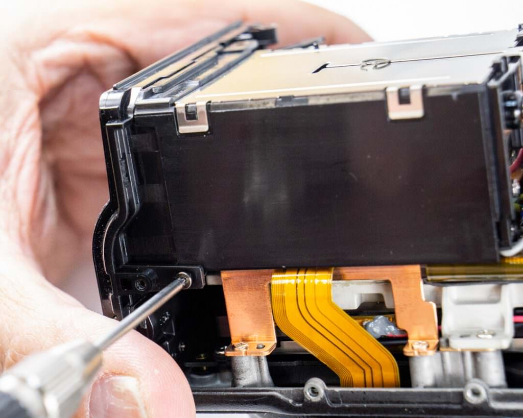 A Teardown of the $5,500 Fujifilm GFX 50S Medium Format Mirrorless ...