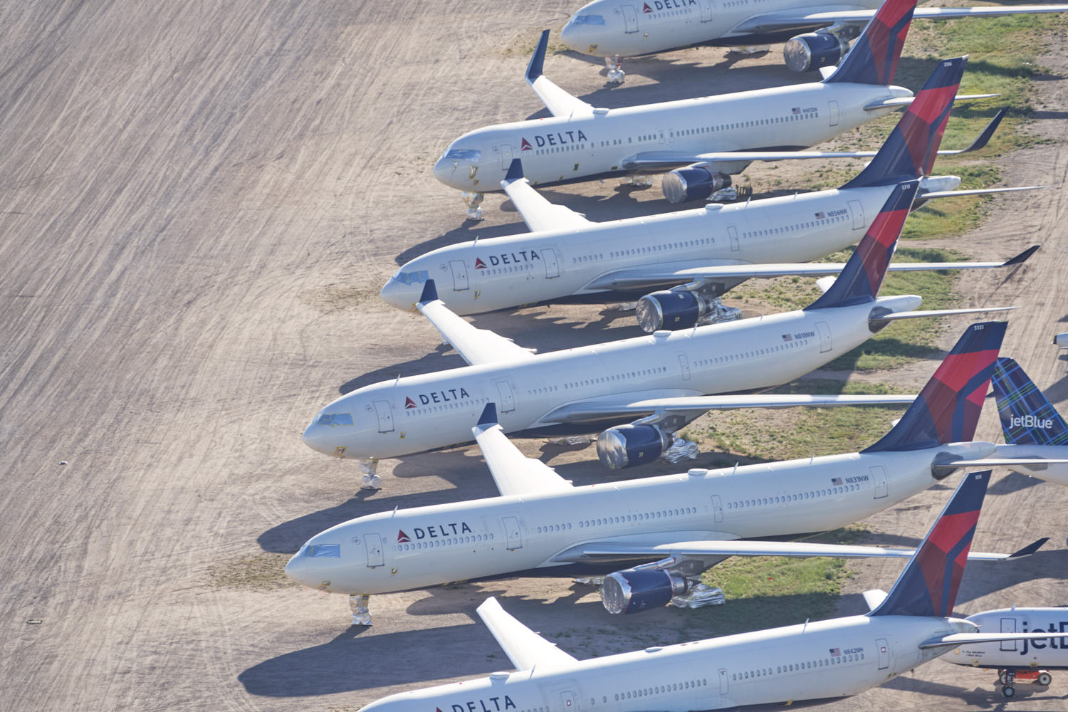 Aerial Photos of Grounded Jets Across the USA | PetaPixel