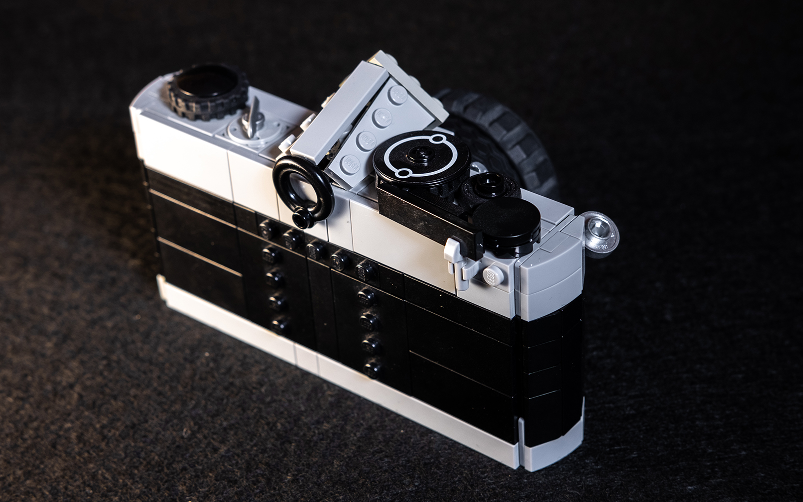 This LEGO Olympus OM-1 Camera Could Become an Official LEGO Set | PetaPixel