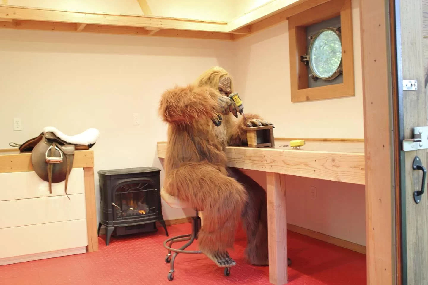 Bigfoot Poses in Hilarious Real Estate Photos for $1M House | PetaPixel