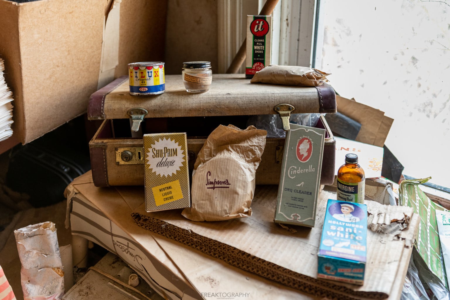 I Found Forgotten WWII Medals and Nazi Items in an Abandoned House ...