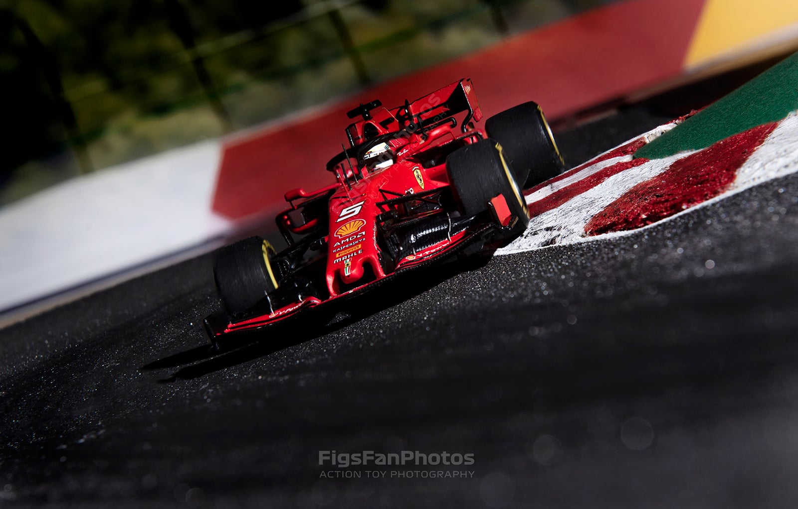 Photographer Shoots Epic Formula 1 'Race' in His Bedroom with Toy Cars ...