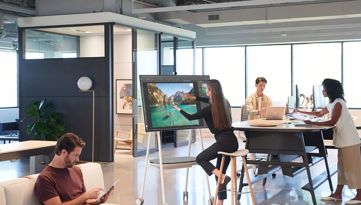 Microsoft Surface Hub 2S is a $22,000 85-Inch Touchscreen That Runs ...
