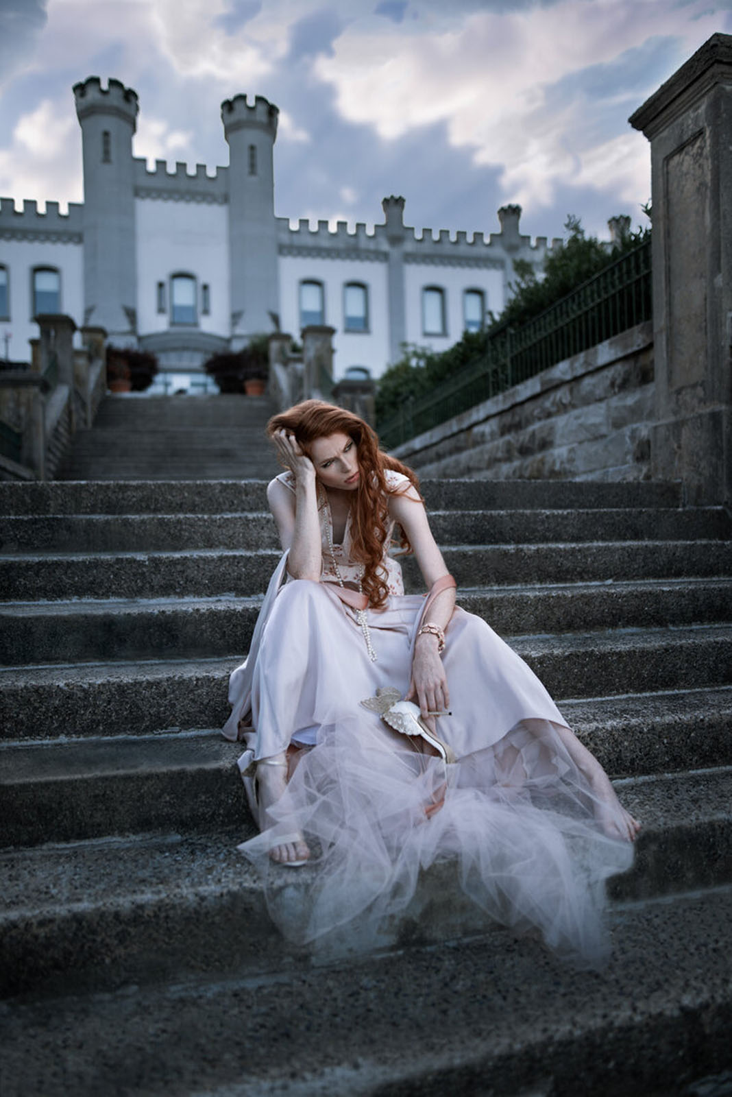 How to Choose Your Portrait Photo Background on Location | PetaPixel