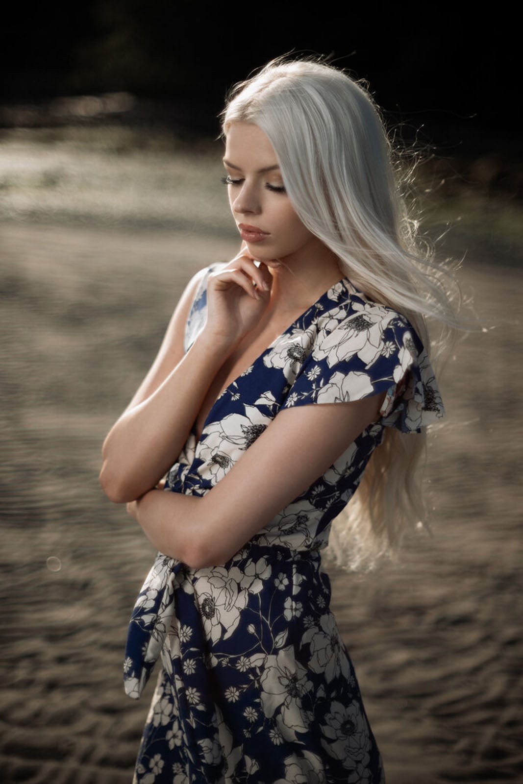 How to Choose Your Portrait Photo Background on Location | PetaPixel