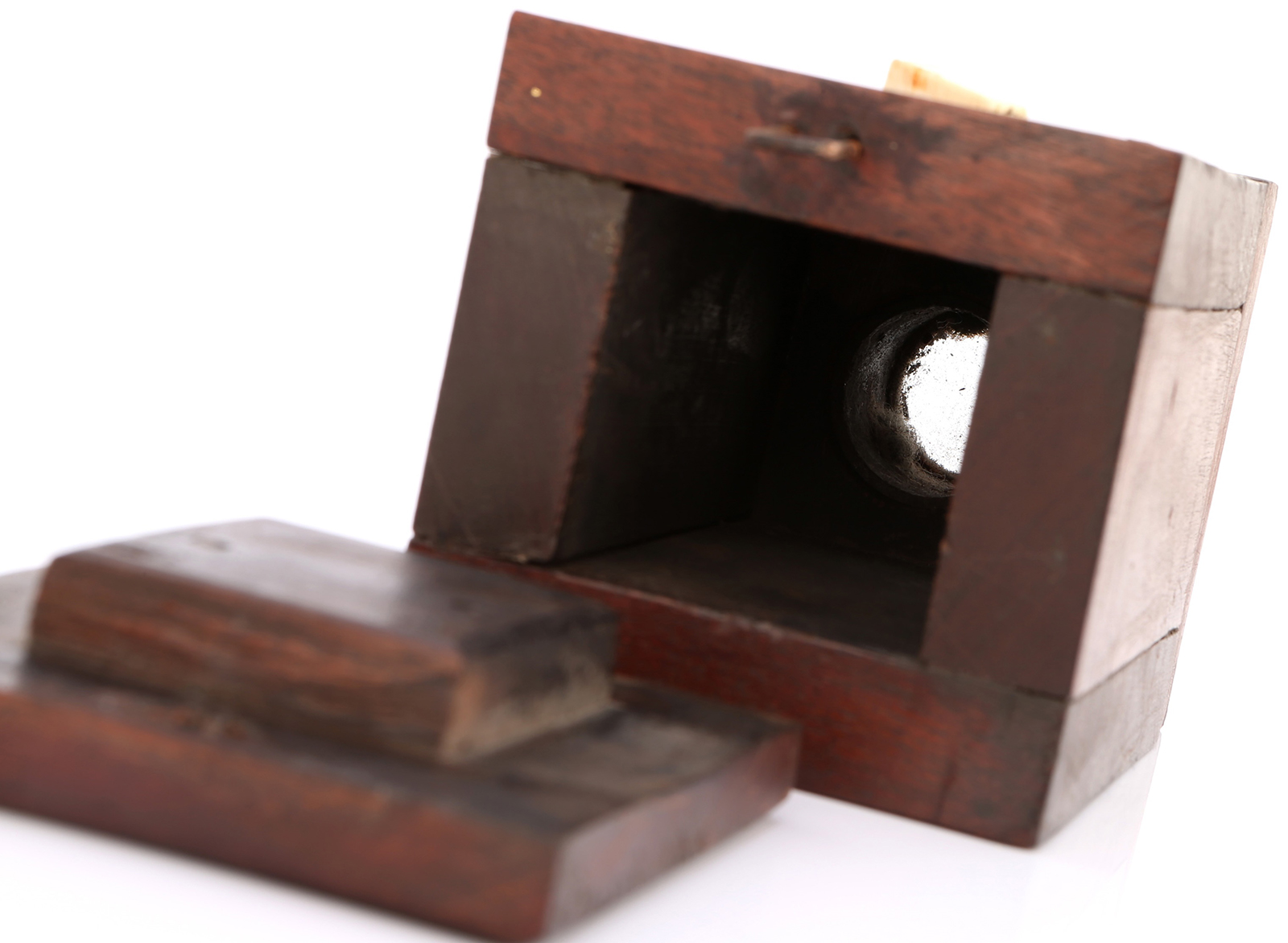 Camera Made of Wood, Brass, and Bone May Be the Oldest Up For Sale ...