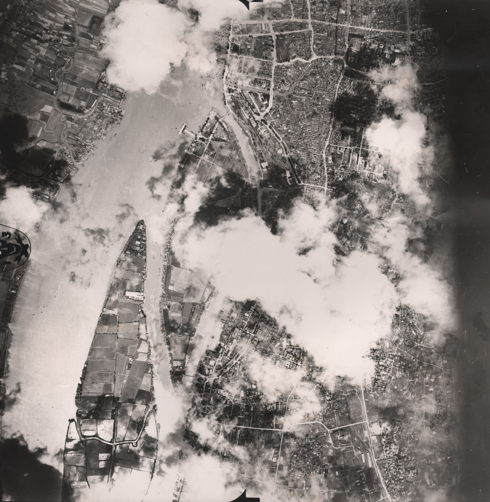 These Photos Were Shot Handheld Out a B-24 Bomb Bay in WWII | PetaPixel