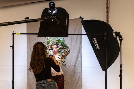 Android Smartphones Can Now Use Profoto Pro Flashes | PetaPixel