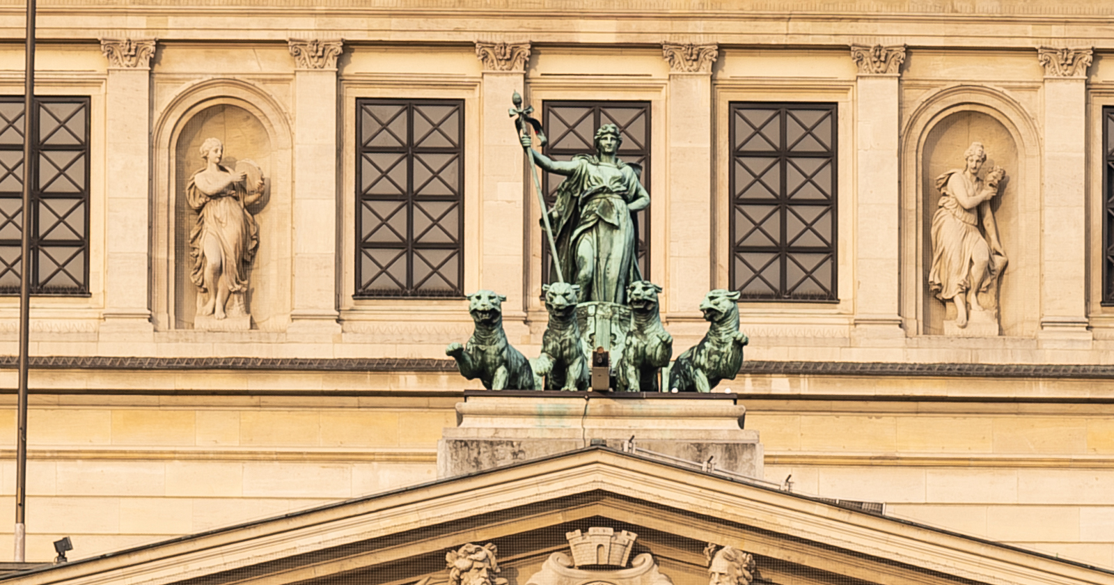 Leica SL2-S is an Action-Focused Camera: 24.6MP BSI Sensor, 25 FPS ...