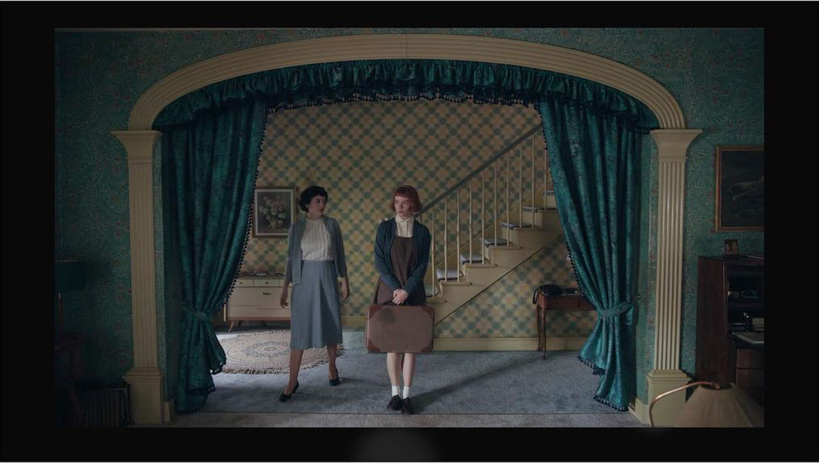 The Brilliant Use of Complementary Colors in The Queen's Gambit | PetaPixel