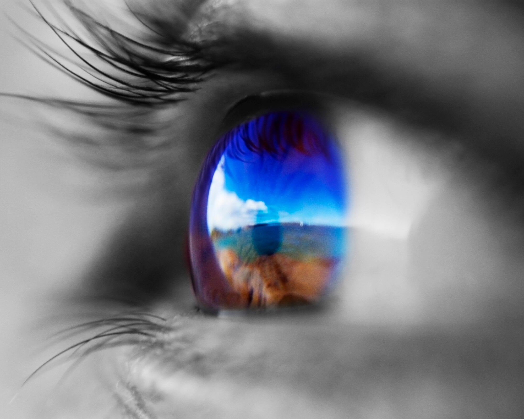 How to Photograph Your Own Eye | PetaPixel