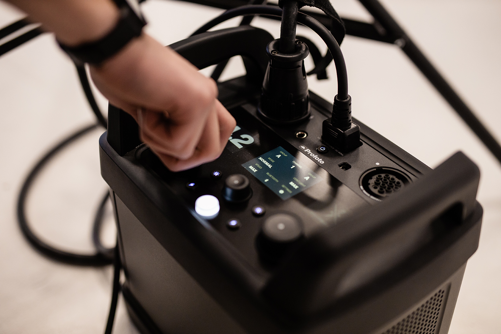 Profoto's Pro-11 Unveiled: AirX Support for Smartphones in $16K Pack ...