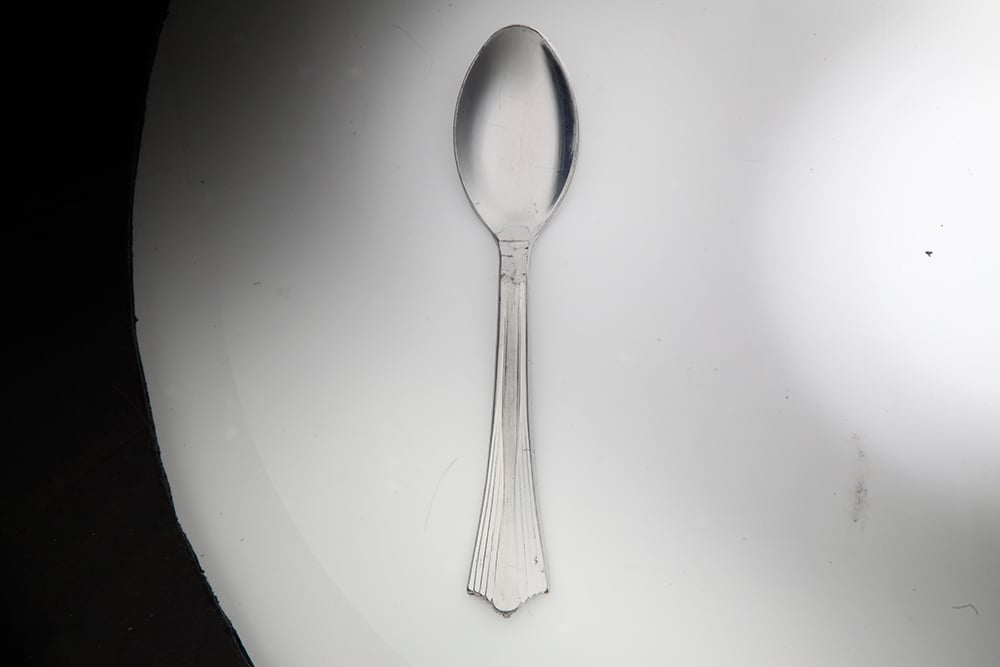 Photographer Invents Clever Reflection-Blocking Box for Shiny Products ...