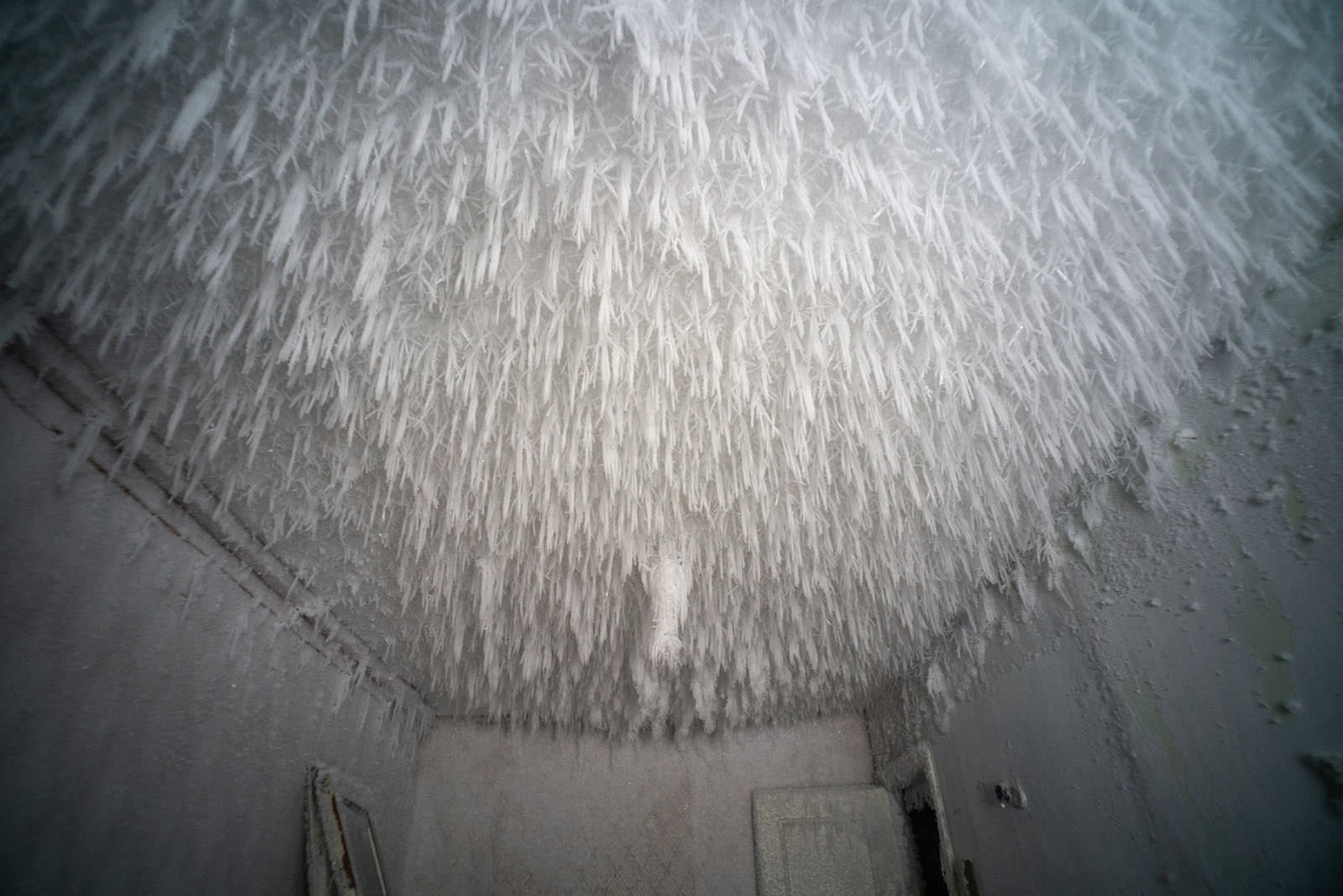 Photos of a Frozen Russian Apartment in Europe's Coldest City | PetaPixel