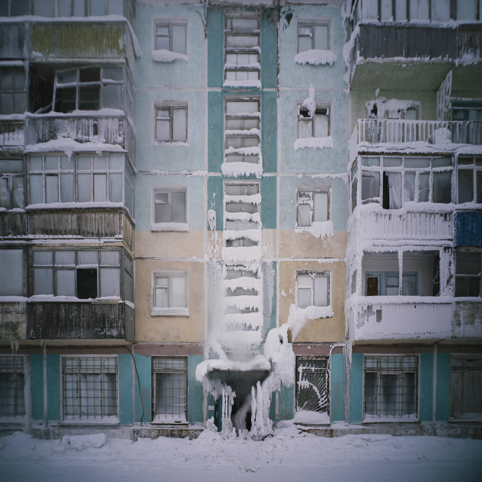 Photos of a Frozen Russian Apartment in Europe's Coldest City | PetaPixel