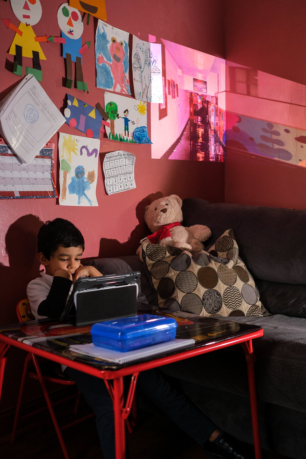 Photos Document Remote Learning at a Chicago Elementary School | PetaPixel