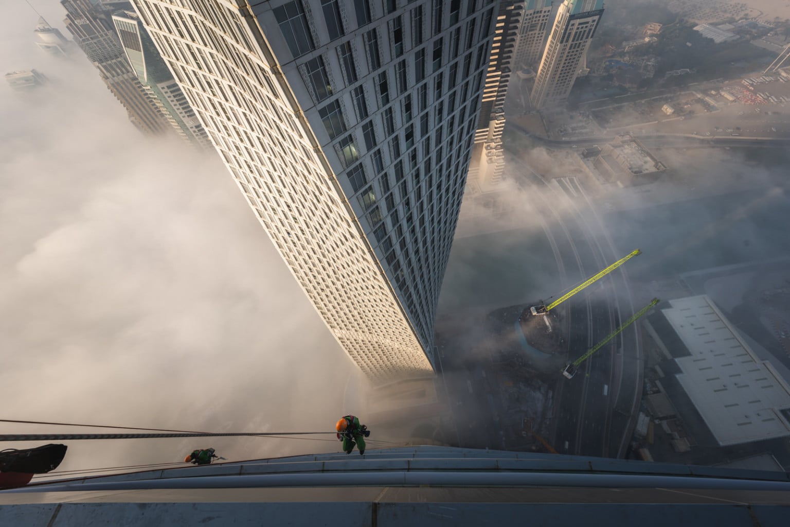 Photos of Dubai Window Cleaners That Will Make Your Palms Sweaty ...