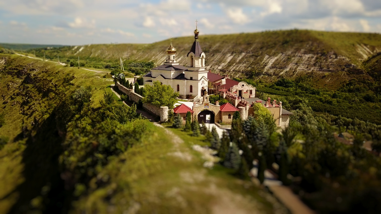 Little Big World: The Beauty of Moldova Captured in Miniature | PetaPixel