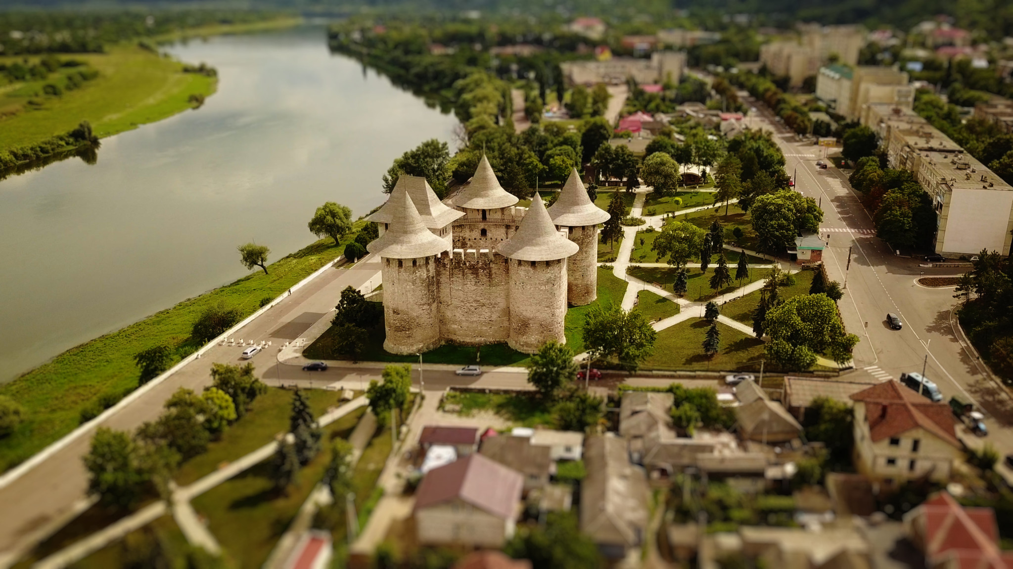 Little Big World: The Beauty of Moldova Captured in Miniature | PetaPixel