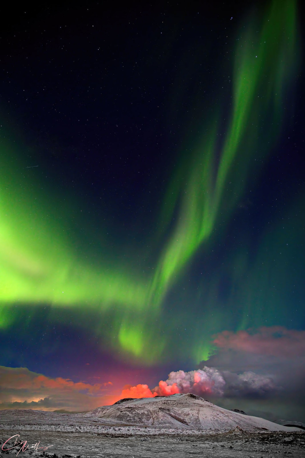 Photographer Captures Aurora Over Iceland's Erupting Volcano | PetaPixel