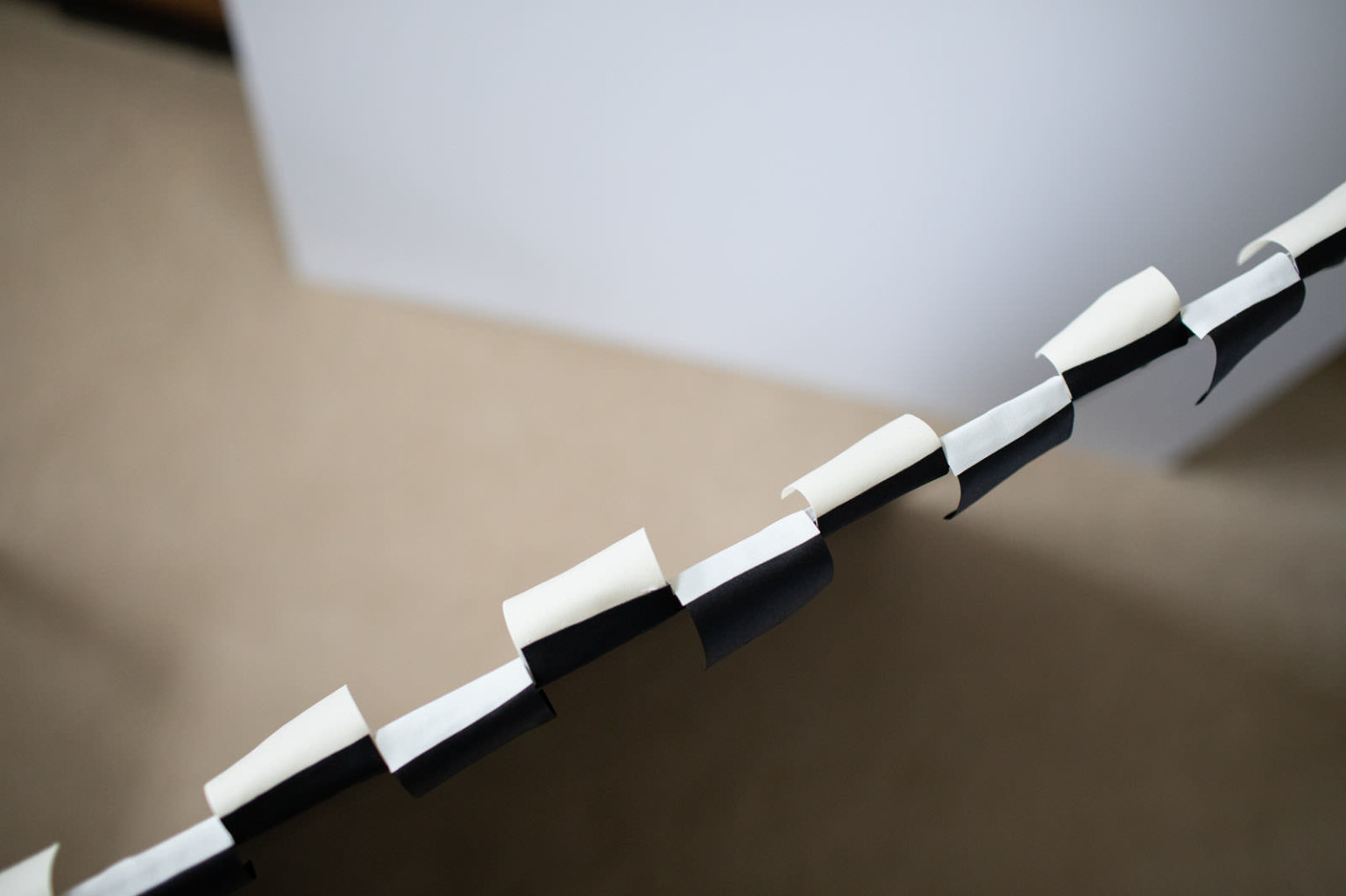 How to Make a DIY Portable V-Flat | PetaPixel