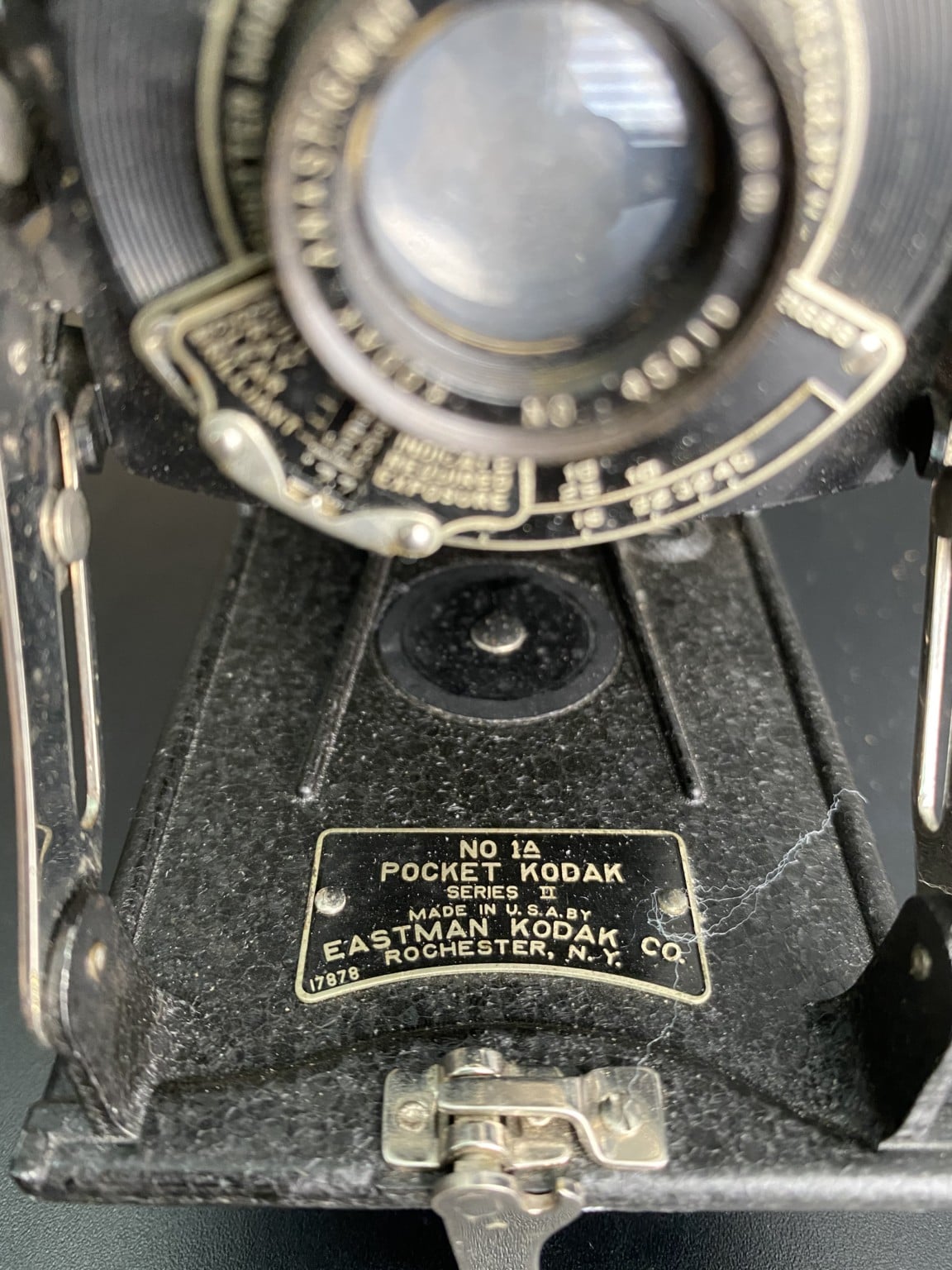 Photographer Discovers Undeveloped Film Inside 1920s Kodak Camera ...