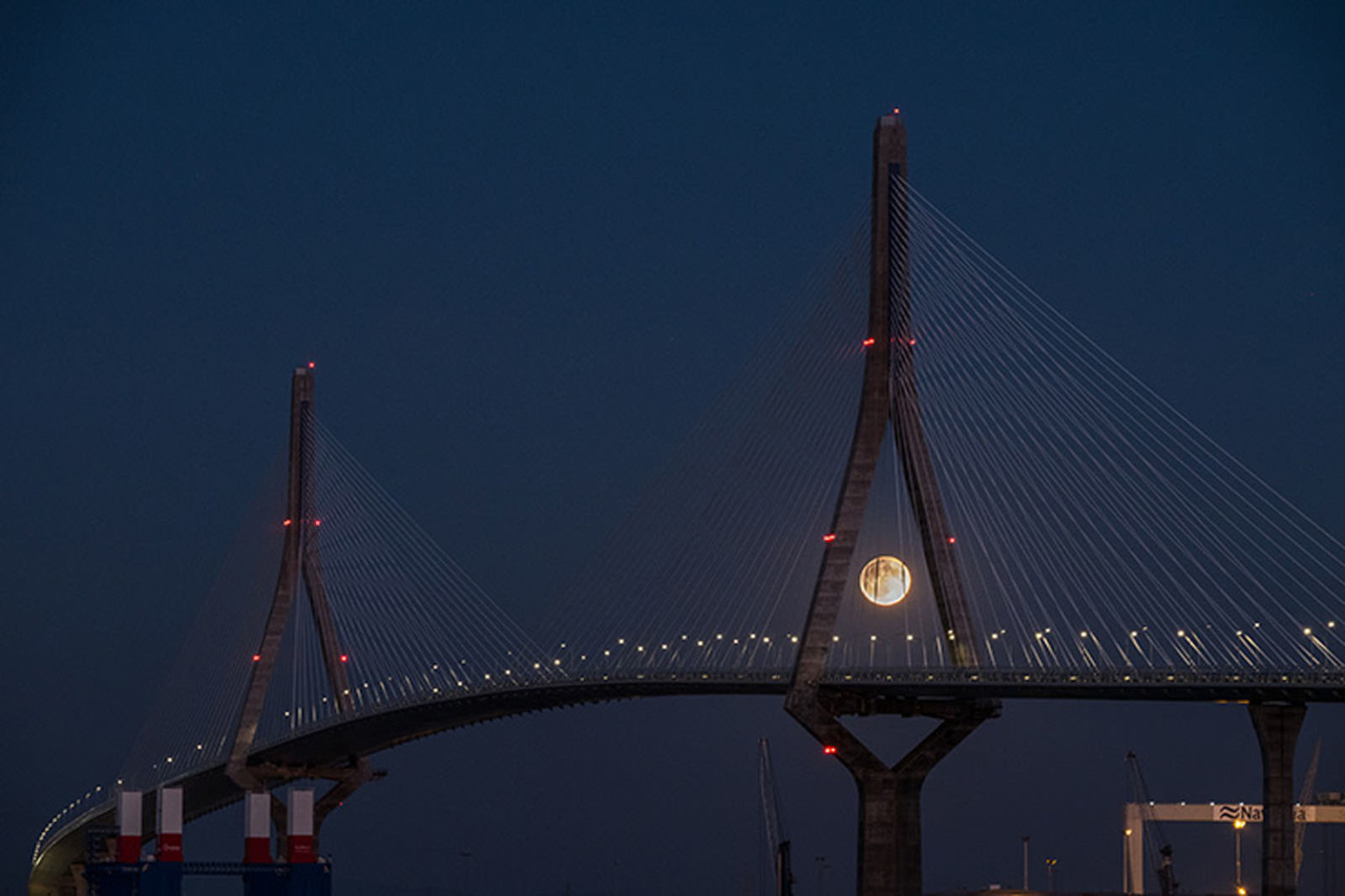 How to Photograph a Total Lunar Eclipse | PetaPixel